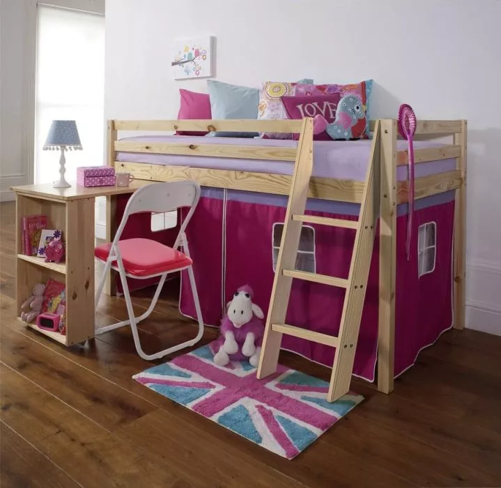 Pat pentru copil inaltat cu cort roz si birou culisabil lemn pin Bortis ...