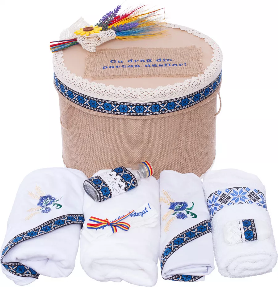 Set botez baiat traditional trusou si lumanare personalizat cu nume si ...