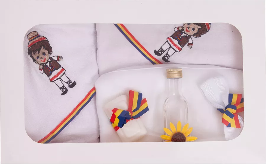 Trusou botez baiat brodat traditional 7 piese alb7 - domo.ro