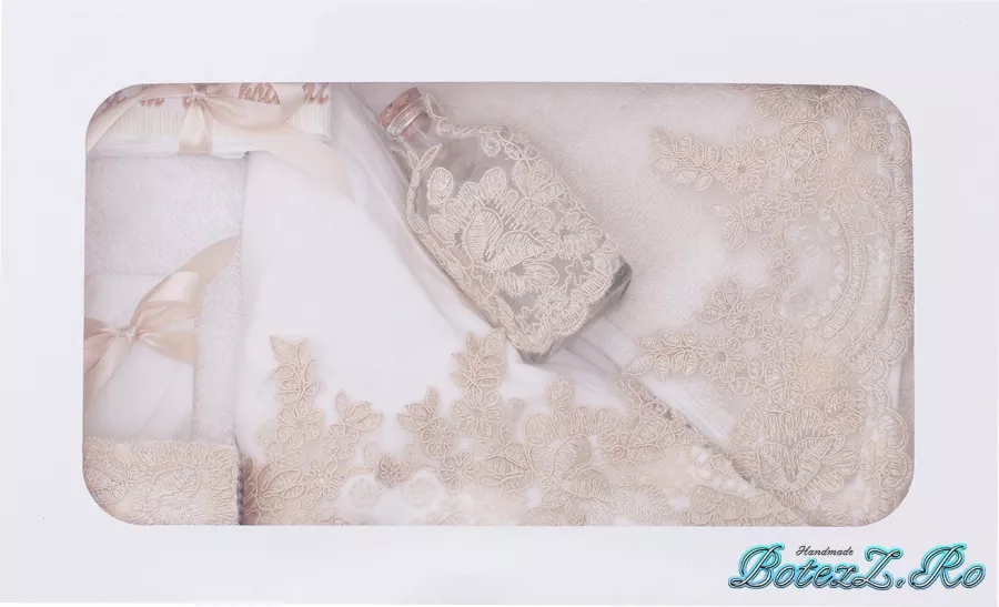 Trusou botez complet Dantela culoare alb-crem 8 piese 3sh_536 - domo.ro