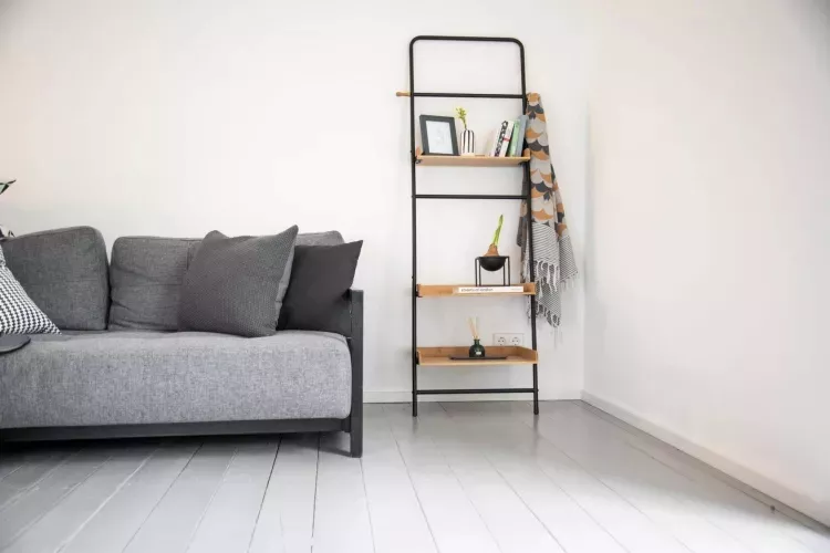 Etajera metalica inclinata cu rafturi din bambus Loft negru/natur ...