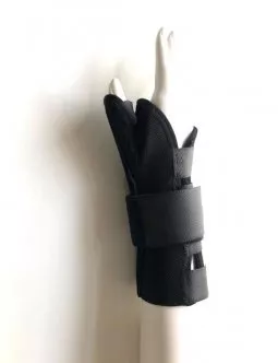 Orteza pentru police si articulatia mainii cu atele metalice RED21