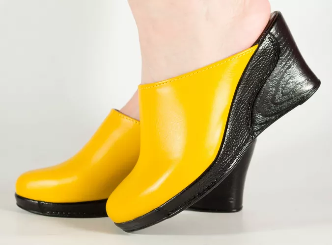 Saboti galbeni cu platforma piele naturala SBM5 37 - domo.ro