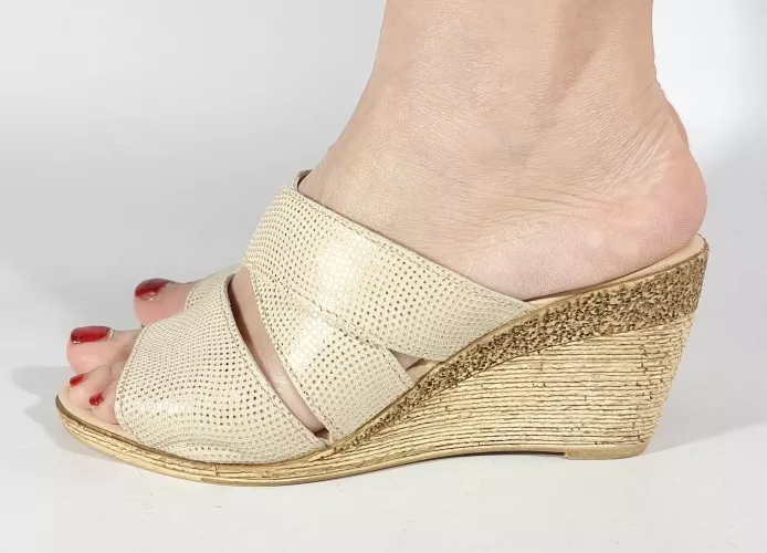 Saboti crem auriu din piele naturala dama cu platforma SBM2B 37