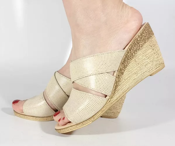 Saboti crem auriu din piele naturala dama cu platforma SBM2B 36 - domo.ro