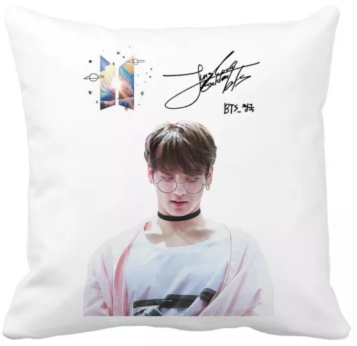 Perna Decorativa BTS Jungkook 2 40x40 cm Alba Mata Husa Detasabila Burduf - domo.ro
