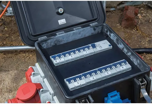 Distribuitor de putere pentru santier 32A 22kW IP44 intrare cablu H07RN-F 5G6 - domo.ro