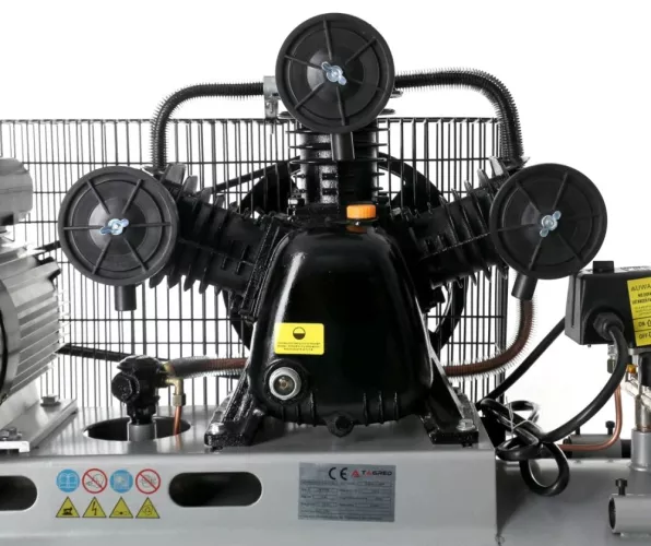 Compresor aer comprimat 150L 230V 5.6CP 650L min 3 cilindri + regulator ...